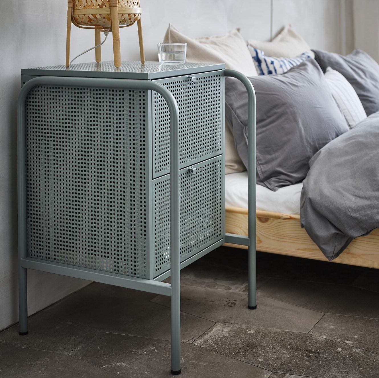 20 Best Small Bedside Tables for Small Bedrooms